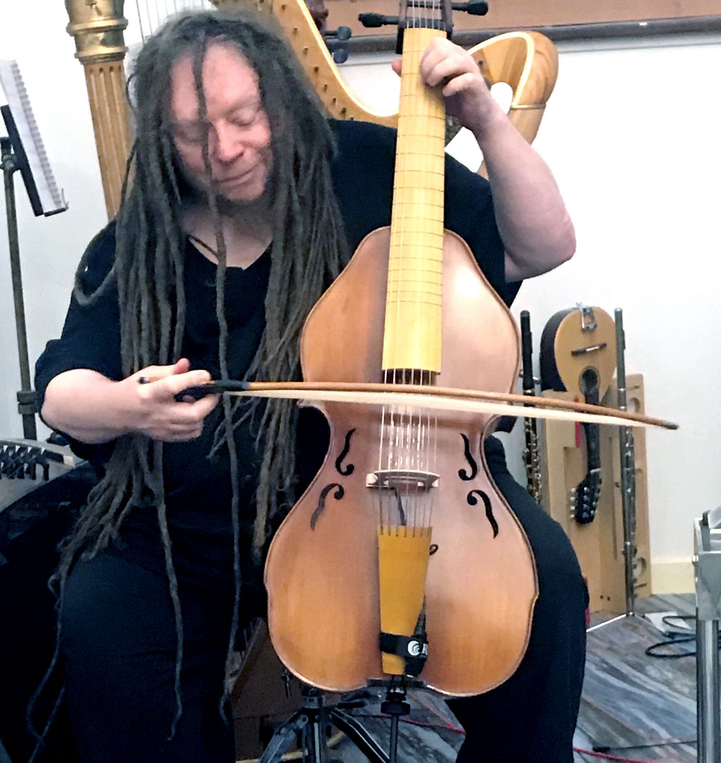 BACH.Bogen | Curved Bows for Polyphonic String Playing